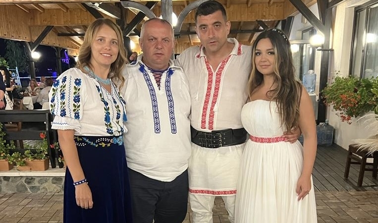 Arieș News Channel – Familia Avram Gal și Ana - *Casă de piatră Ilinca ...